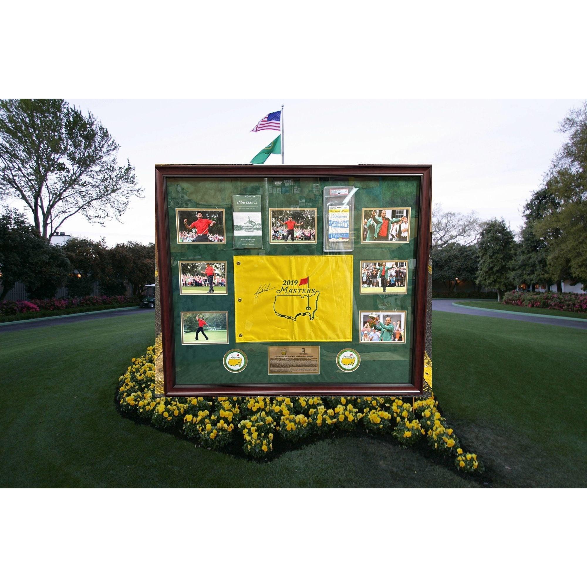 Tiger Woods Masters 2019 golf pin signed with proof Masters ticket