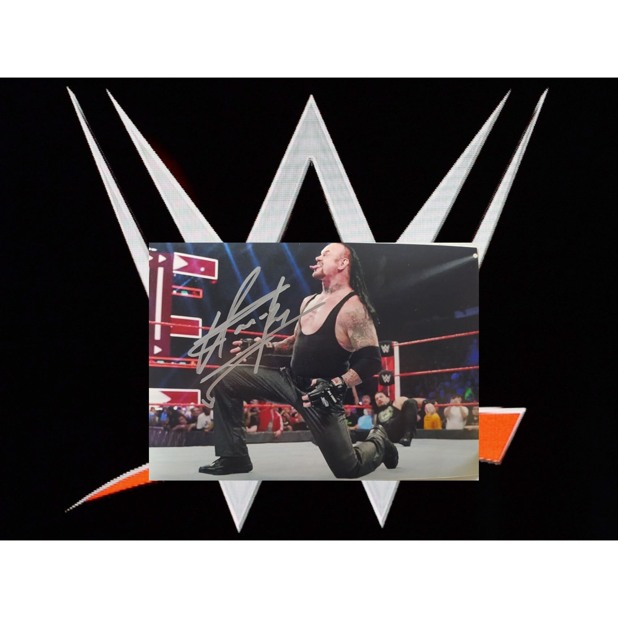 WWE Wrestling Legend "The Undertaker" signed 5x7 photo with proof ...